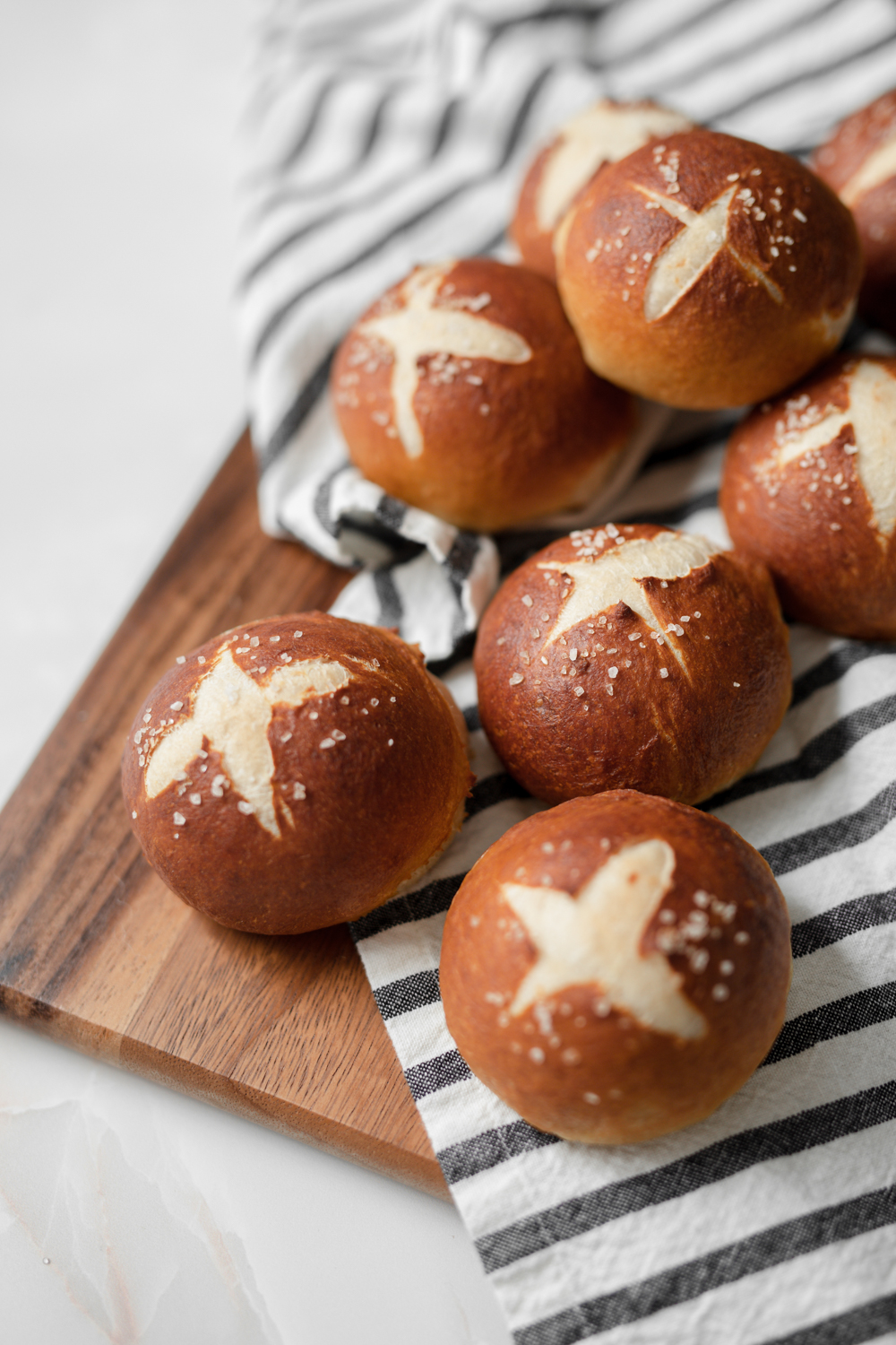 Easy Pretzel Rolls